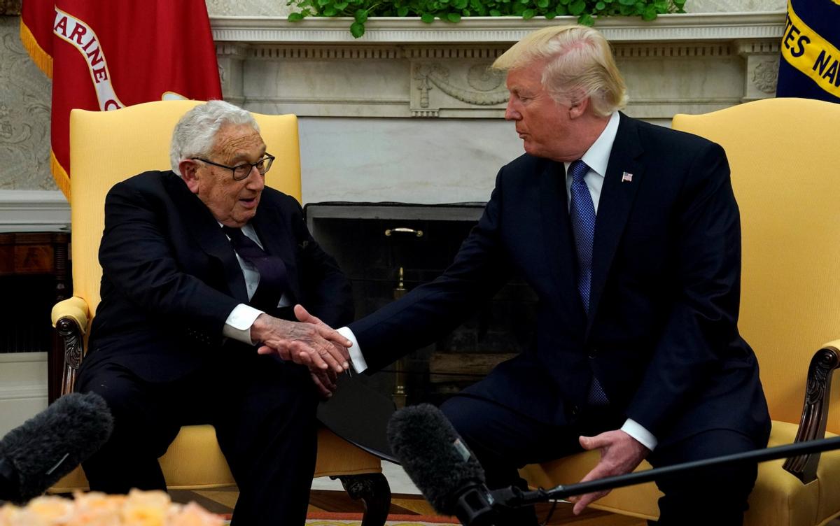 Kissinger made a surprise visit to China without any prior news. The ...