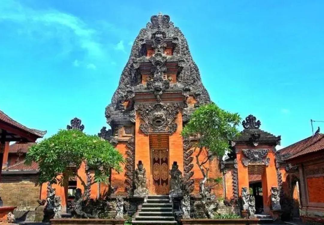 The ancient kingdom of Indonesia, the Sriwijayayavarman Dynasty, is a ...