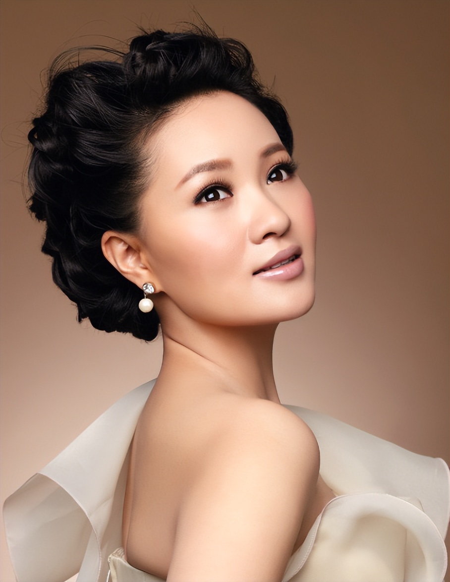 Military singer Lei Jia: Married to an engineer husband at the age of ...