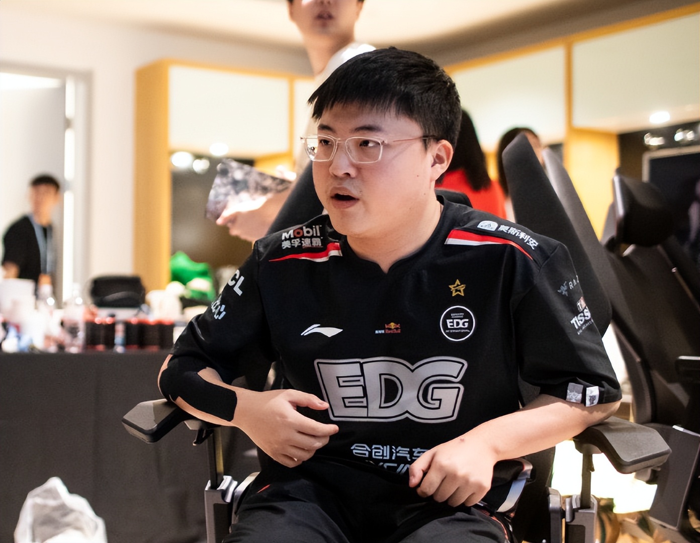 「Uzi是你們的die？」Ning怒斥彈幕噴子：烏茲敢復出就已經贏了！ - 頭條匯