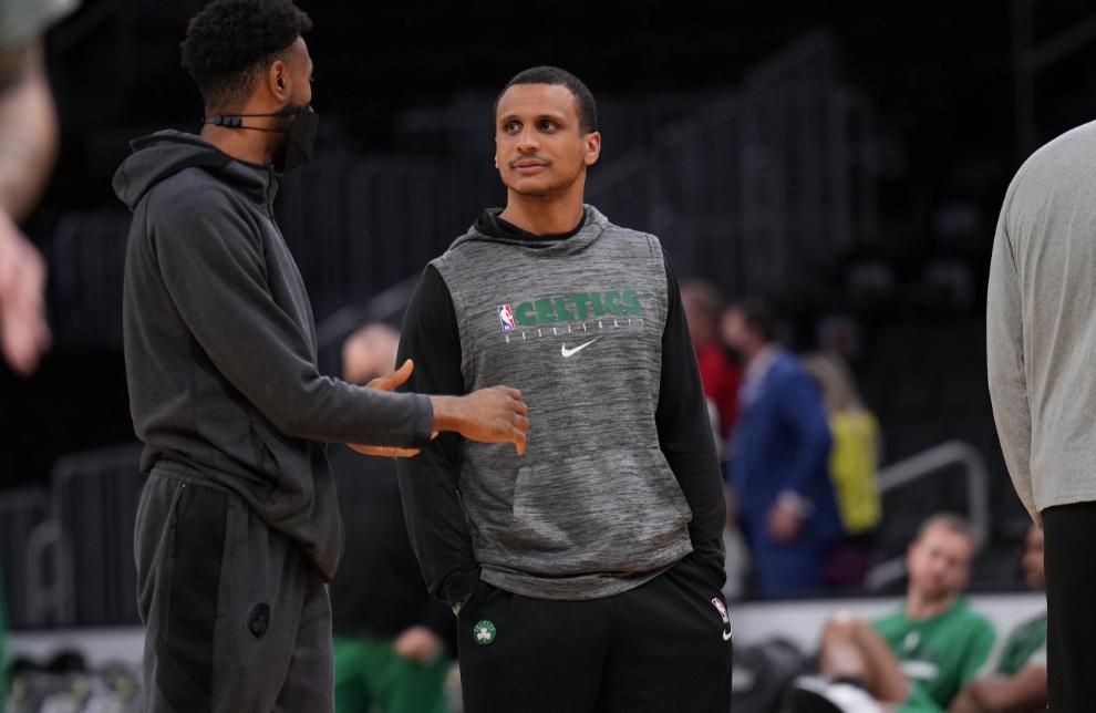 Scored 46 points in a single quarter, setting a record! Butler deserves ...