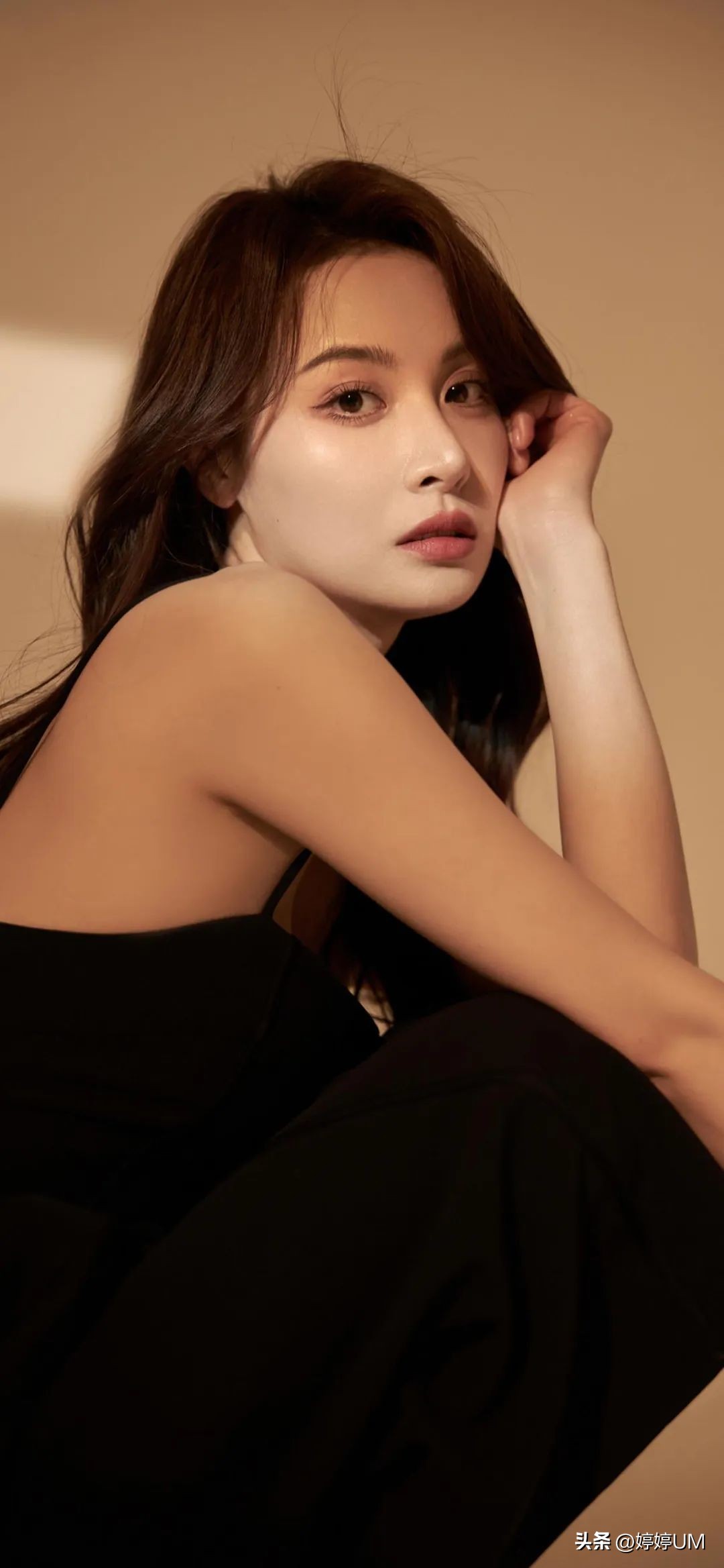 The cold and intellectual Gao Qilan in "The Knockout" - iNEWS