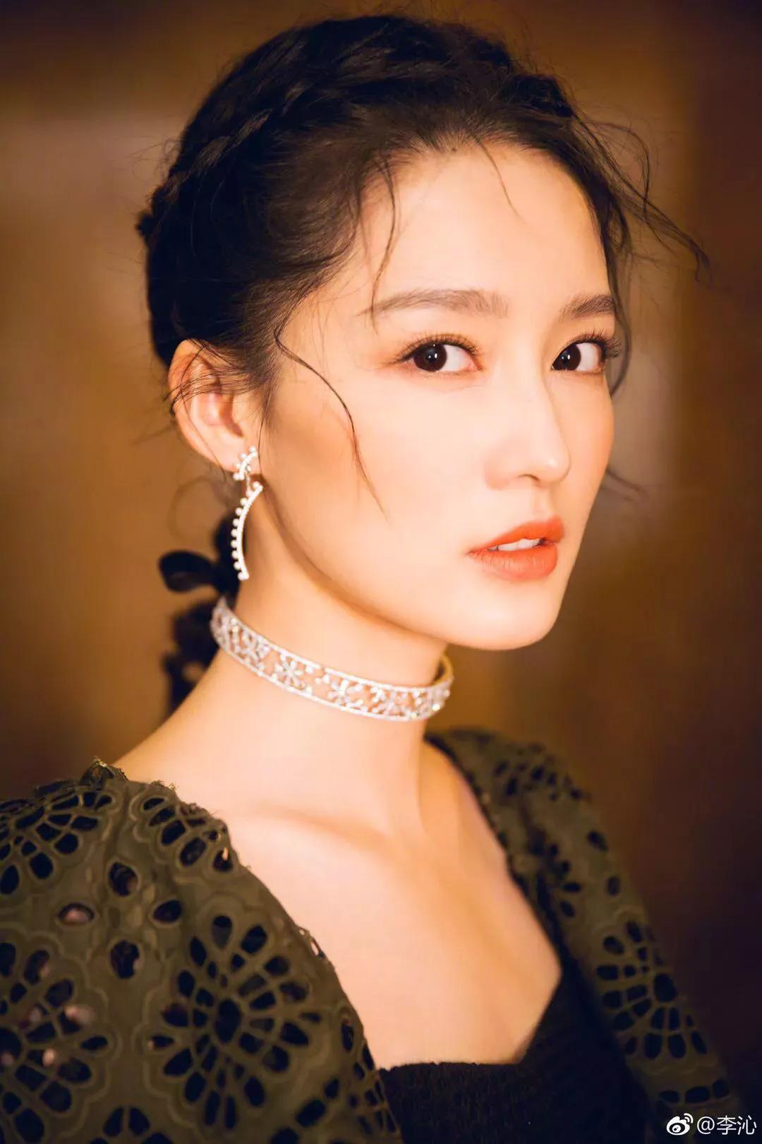 Elegant goddess Li Qin - iMedia