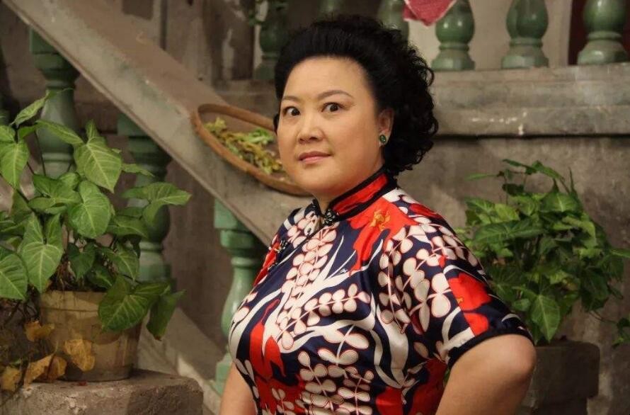 The 63-year-old "eight aunt" Huang Weixiang is married to Prince Bing in the movie, but in real ...