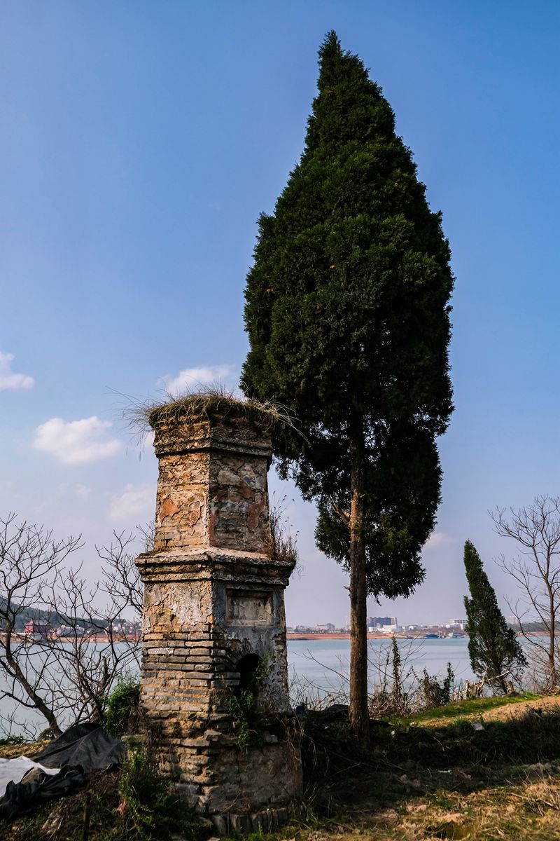 Do not sit on the bottom of the handwriting paper, otherwise ...