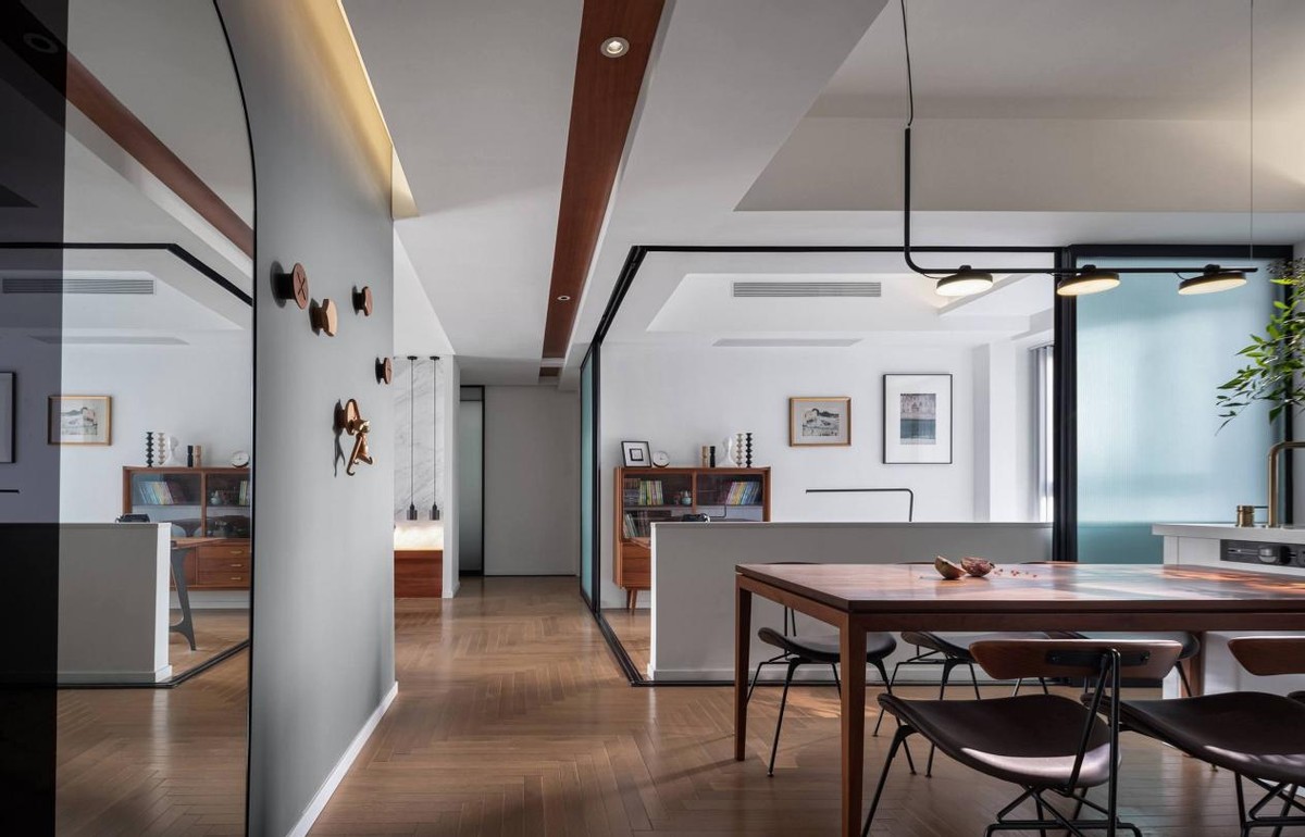 Glass house, life quack stick - iNEWS