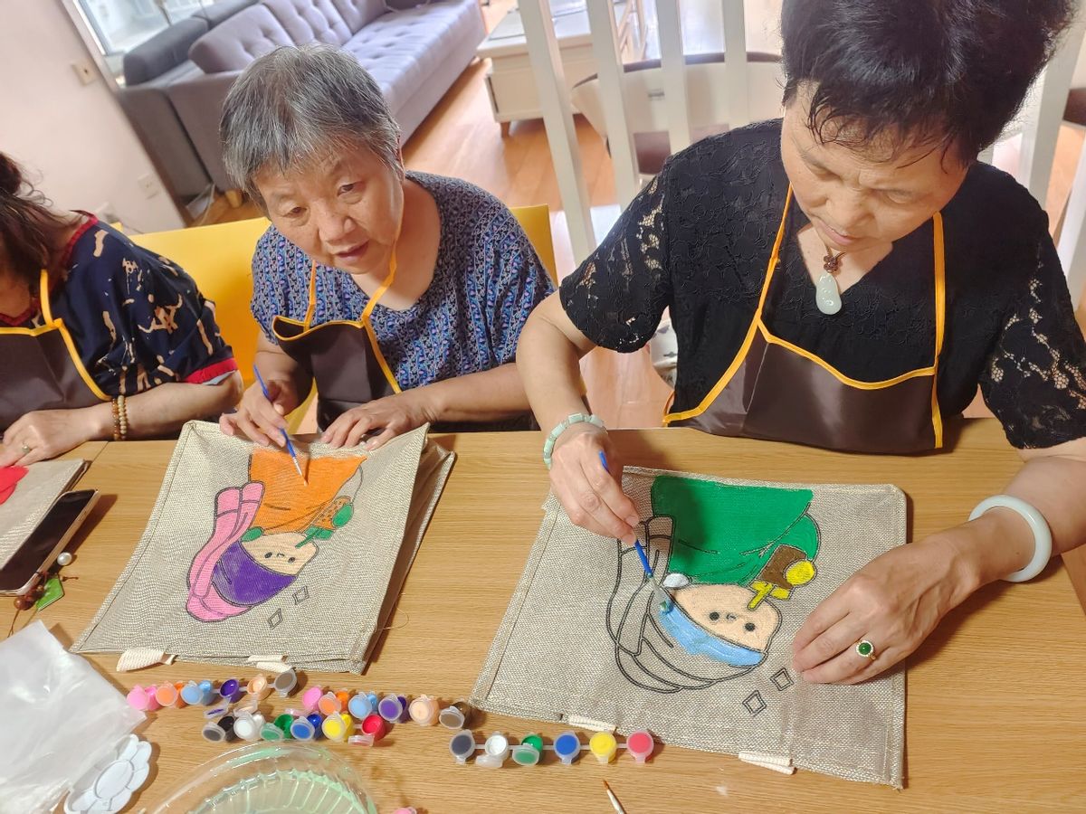 "Smart Fingers and Hearts all-encompassing" DIY handicraft activity ...