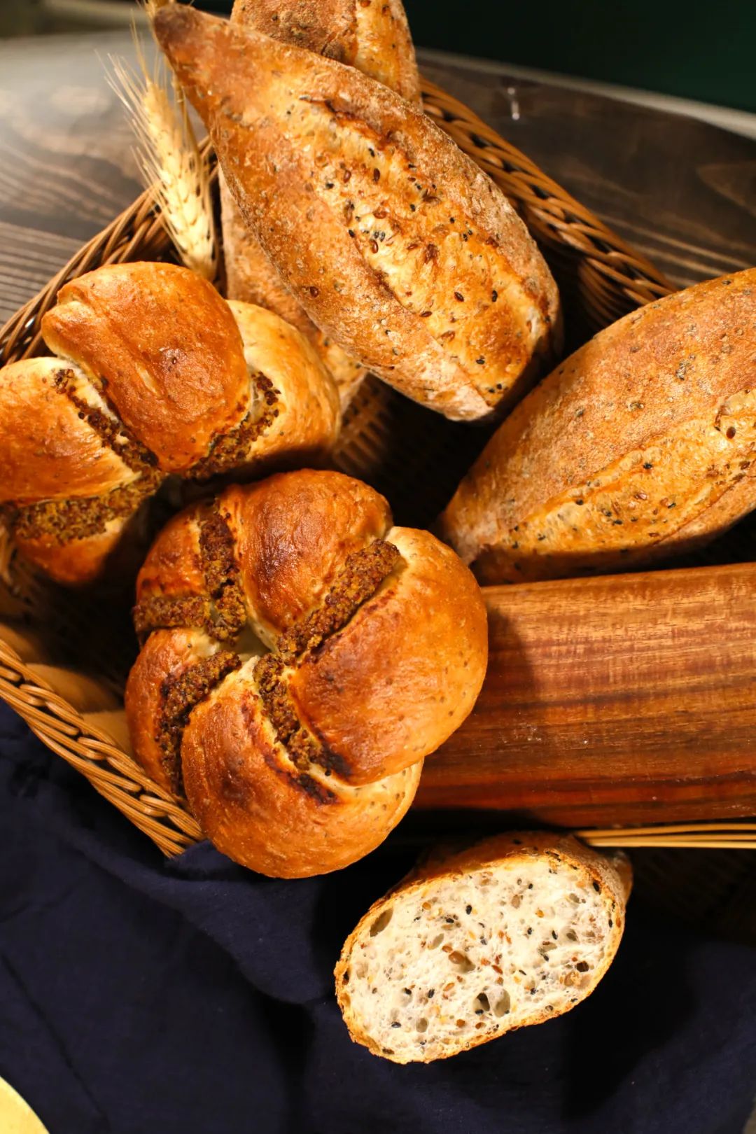 How "mustard" is delicious~ The French mustard seed bread that goes ...