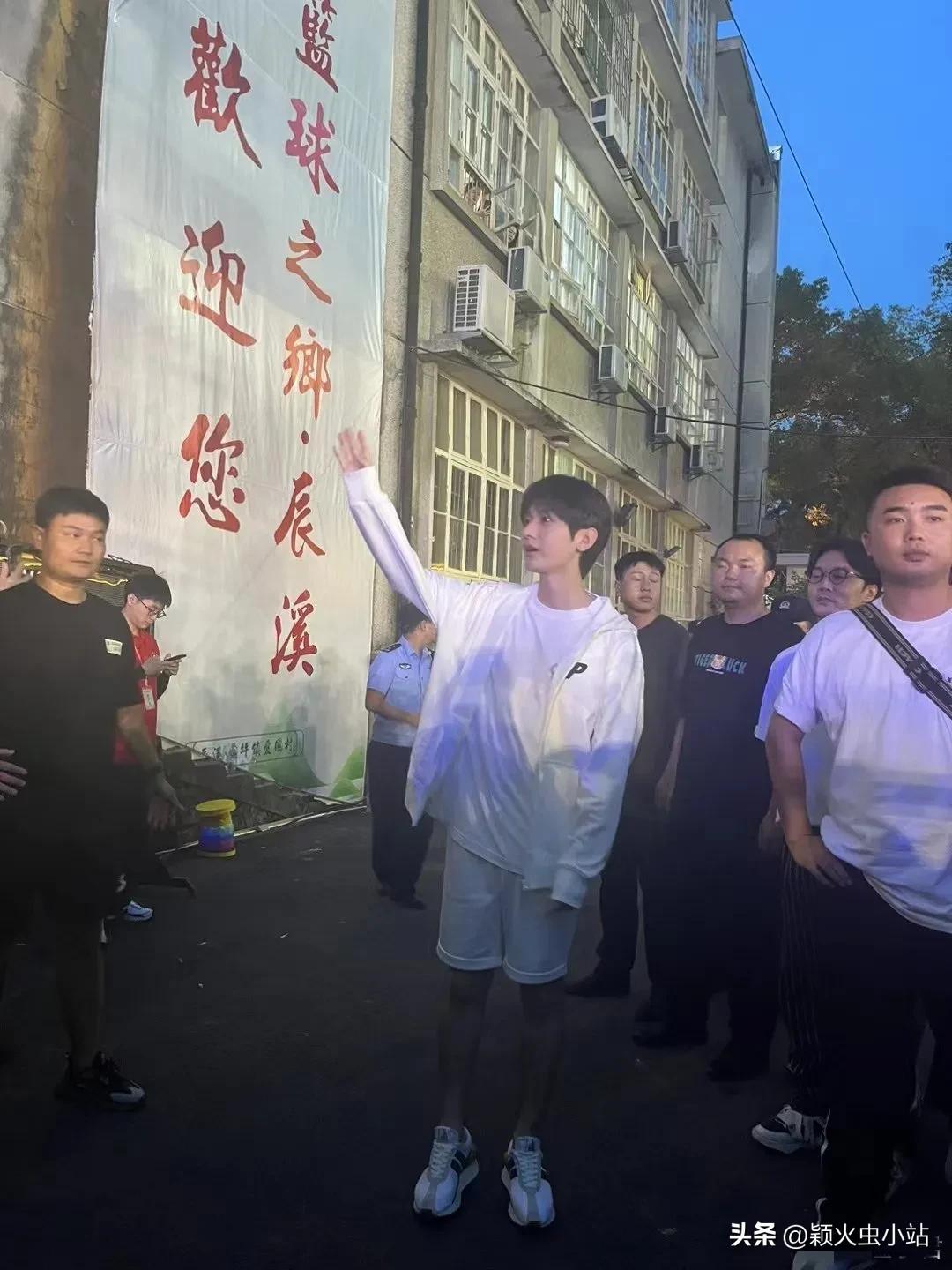 8.12 Entertainment: Zhao Liying, Zhang Yixing, Cheng Yi, Yang Ying ...