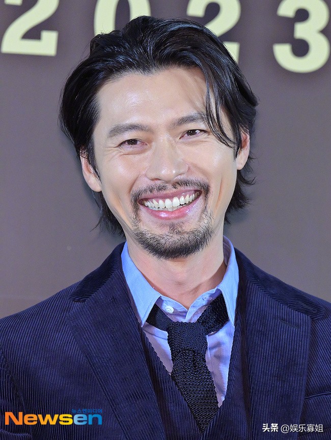 Hyun Bin attended the [Negotiation] press conference, with a beard and ...