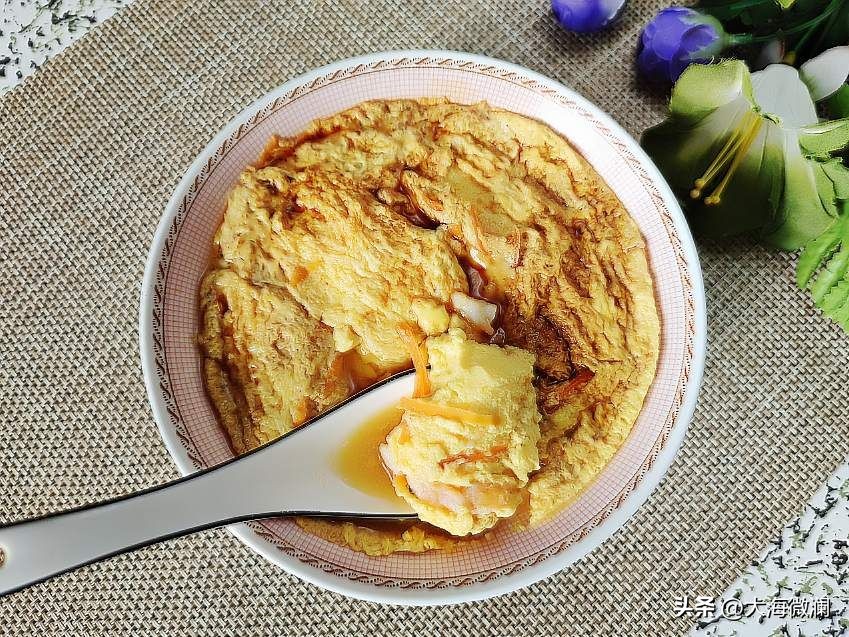 Don't add water to the steamed egg custard. It is easy to steam with it ...