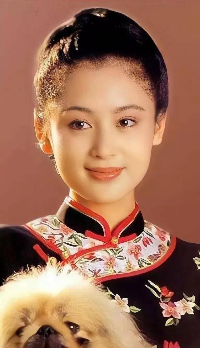 At 55, Xu Qing still has her charm. She is getting hotter and hotter as ...