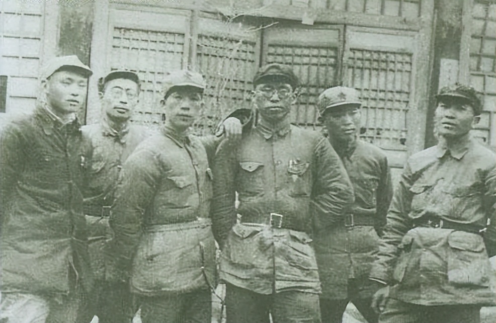 With Deng Xiaoping's approval, Du Yide returned to his hometown with a ...