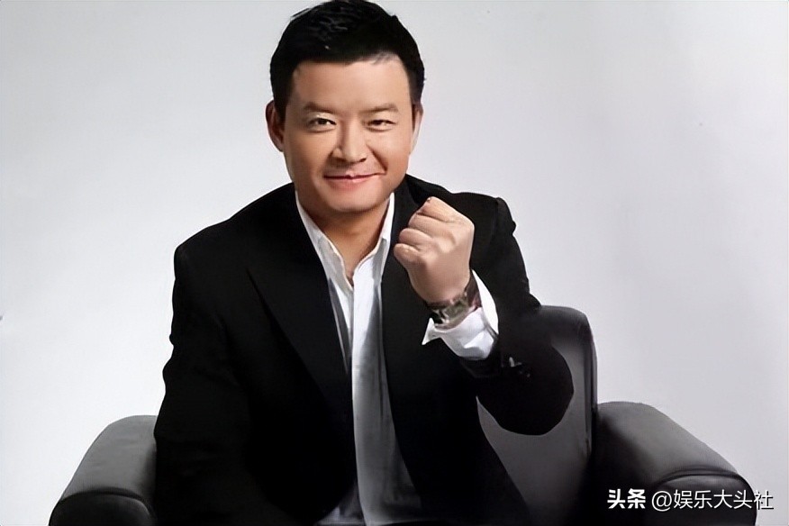 Li Jiaming, a well-known host of CCTV, went to the United States at the ...