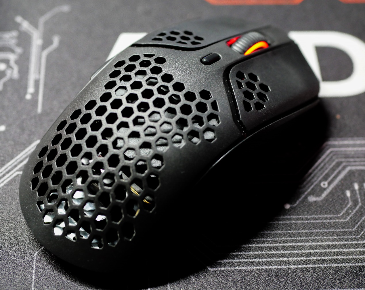 The dazzling "hole" mouse, the experience of using the HyperX gaming ...
