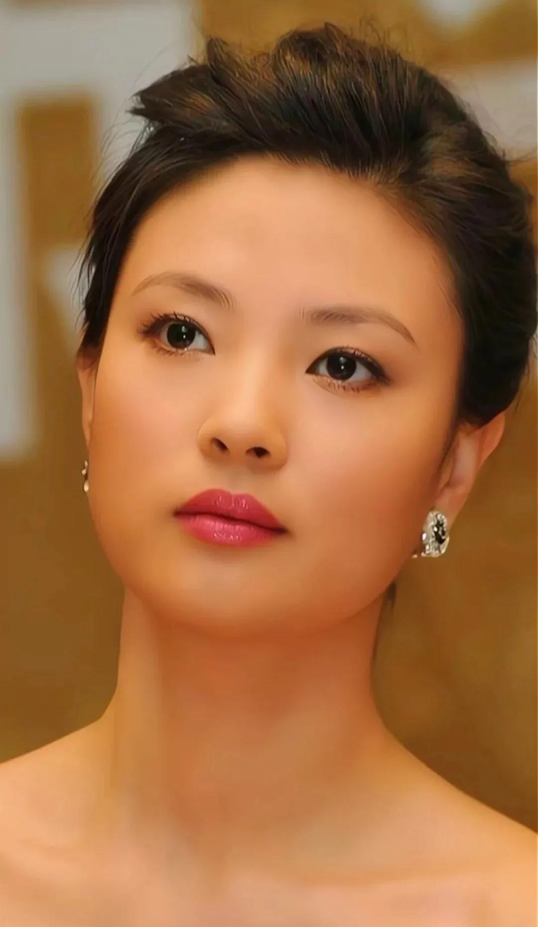 Li Sisi, Zhou Tao, Dong Qing, Li Hong, Zhu Xun, Fang Qiong, Liu Yan and other hosts, who is the ...