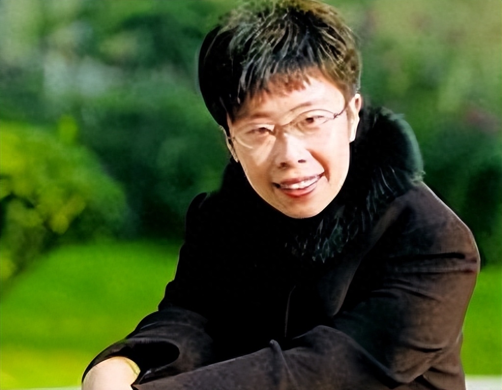 Meng Man, a talented woman from Peking University, is 48 years old and ...