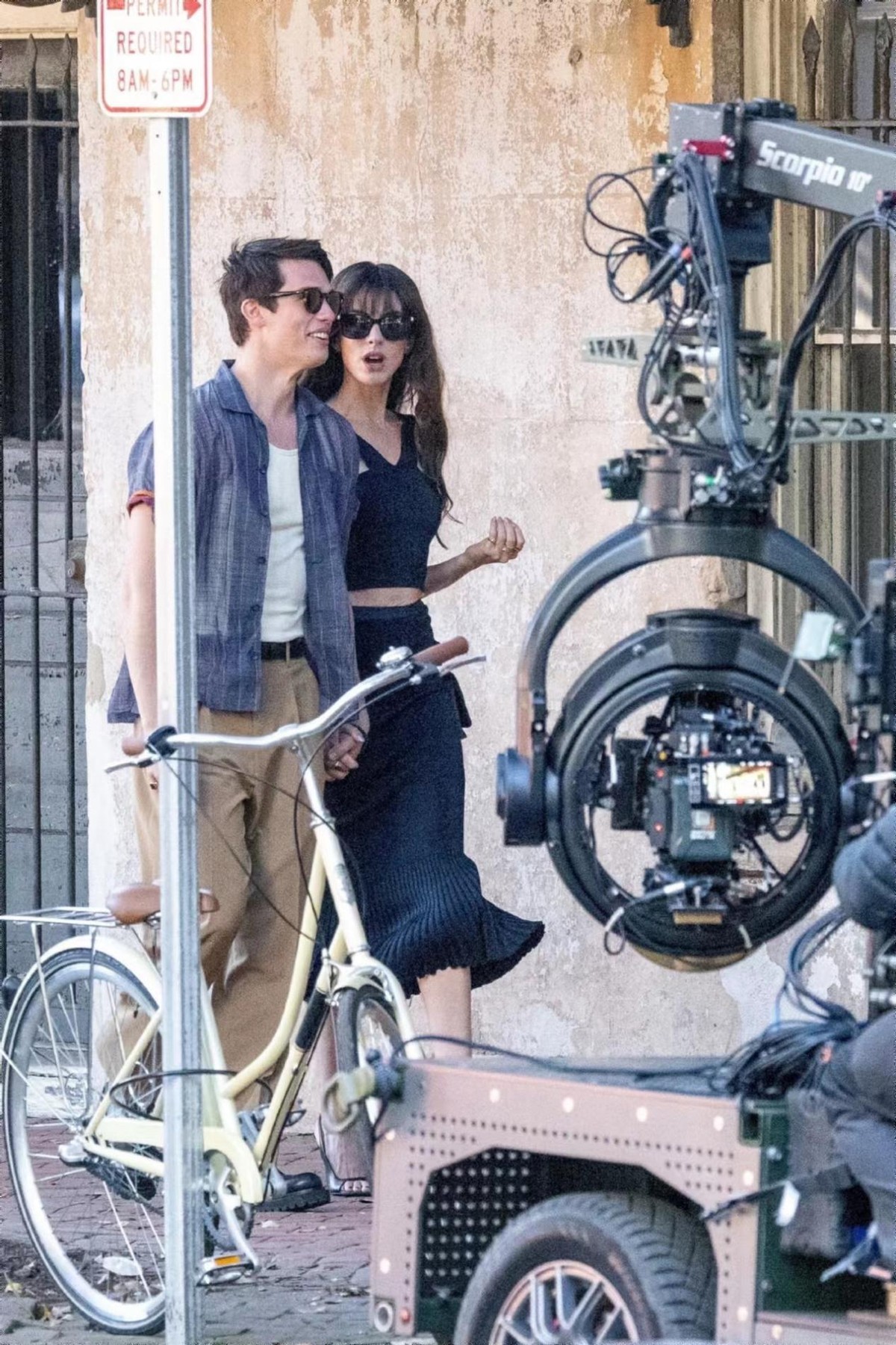 Anne Hathaway is unconvincing to play sister and brother love!Wearing a ...