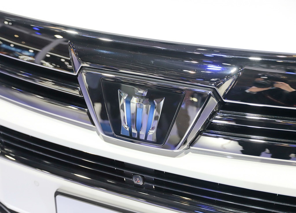 The first cheap "Crown MPV" is online!The length of the car is 5.3 ...