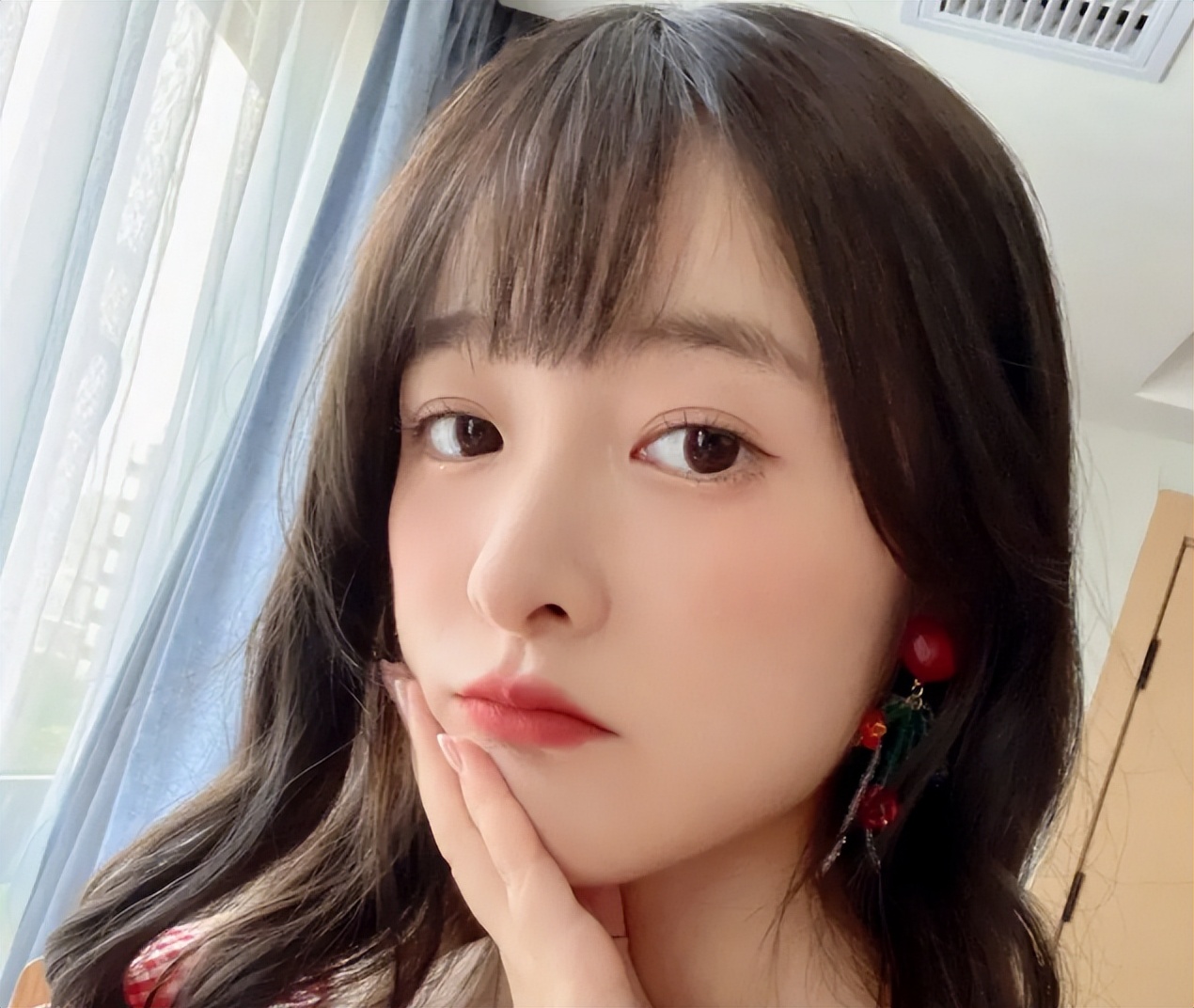 The tomboy Xu Jiao in "Yangtze River No. 7" is now hotly searched in a swimsuit. Netizens ...