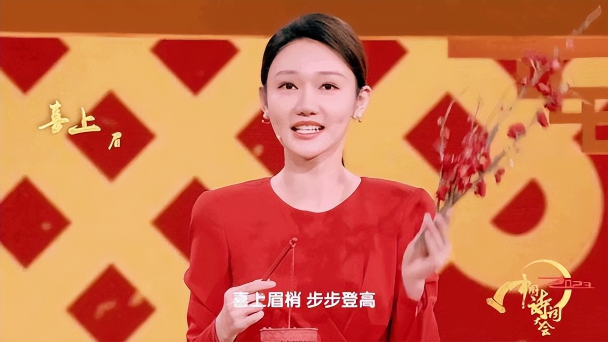 CCTV's new program starts broadcasting! The new anchor Long Yang took ...