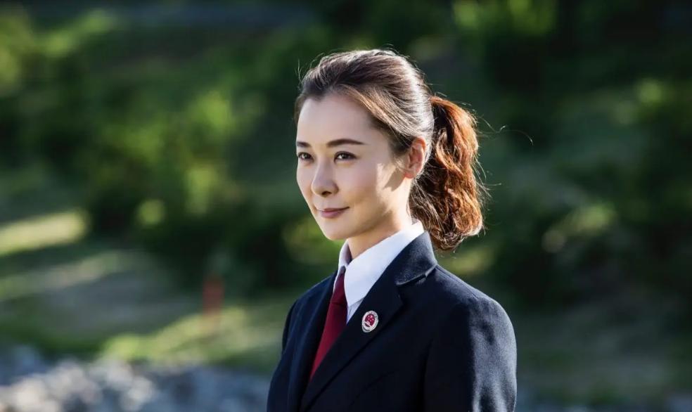 The background of this female star is very strong, the second uncle is ...