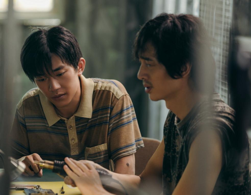 How many "heavy makeup" male stars were made blush by the actors of ...