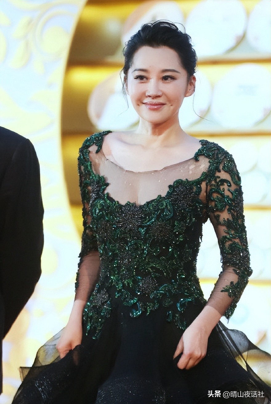 Let countless directors bow down, "Merry nature, all ages" Xu Qing, 54, gets hotter and hotter ...