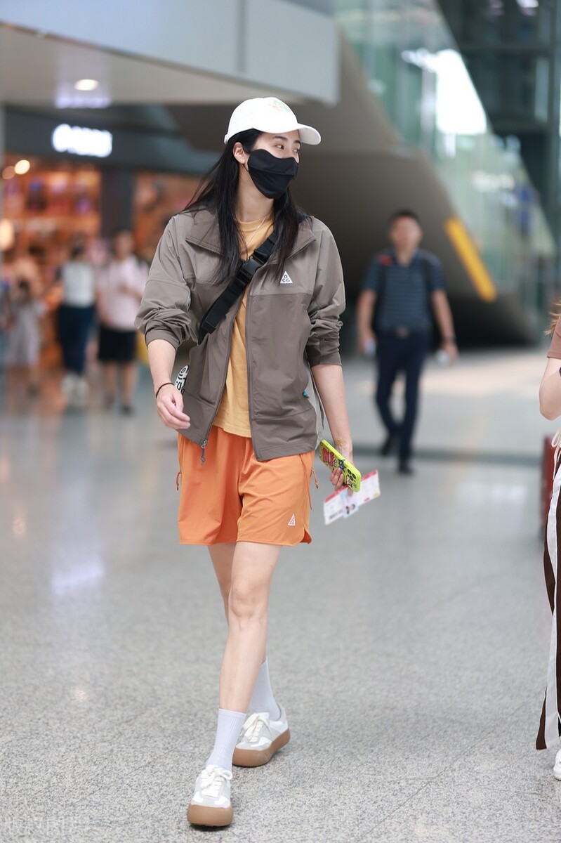 Zhao Lina's baseball uniform - iMedia