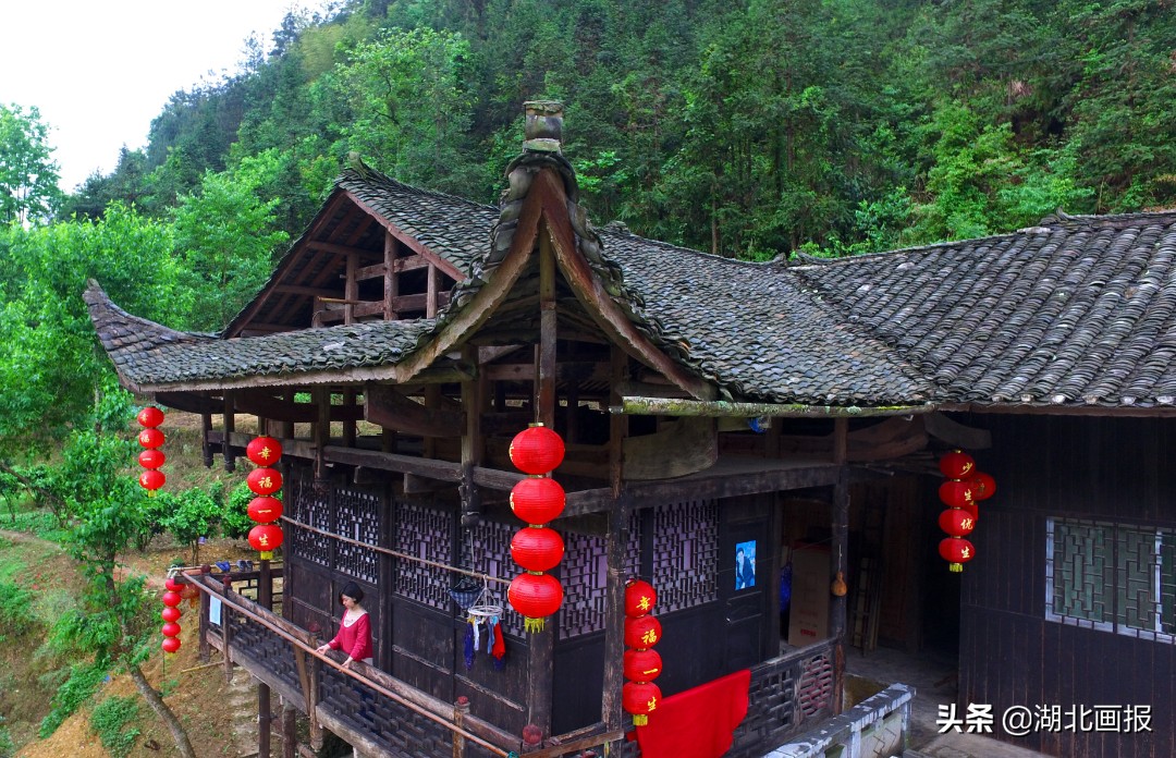 Pengjiazhai: Living Fossil of Tujia Architecture - iNEWS