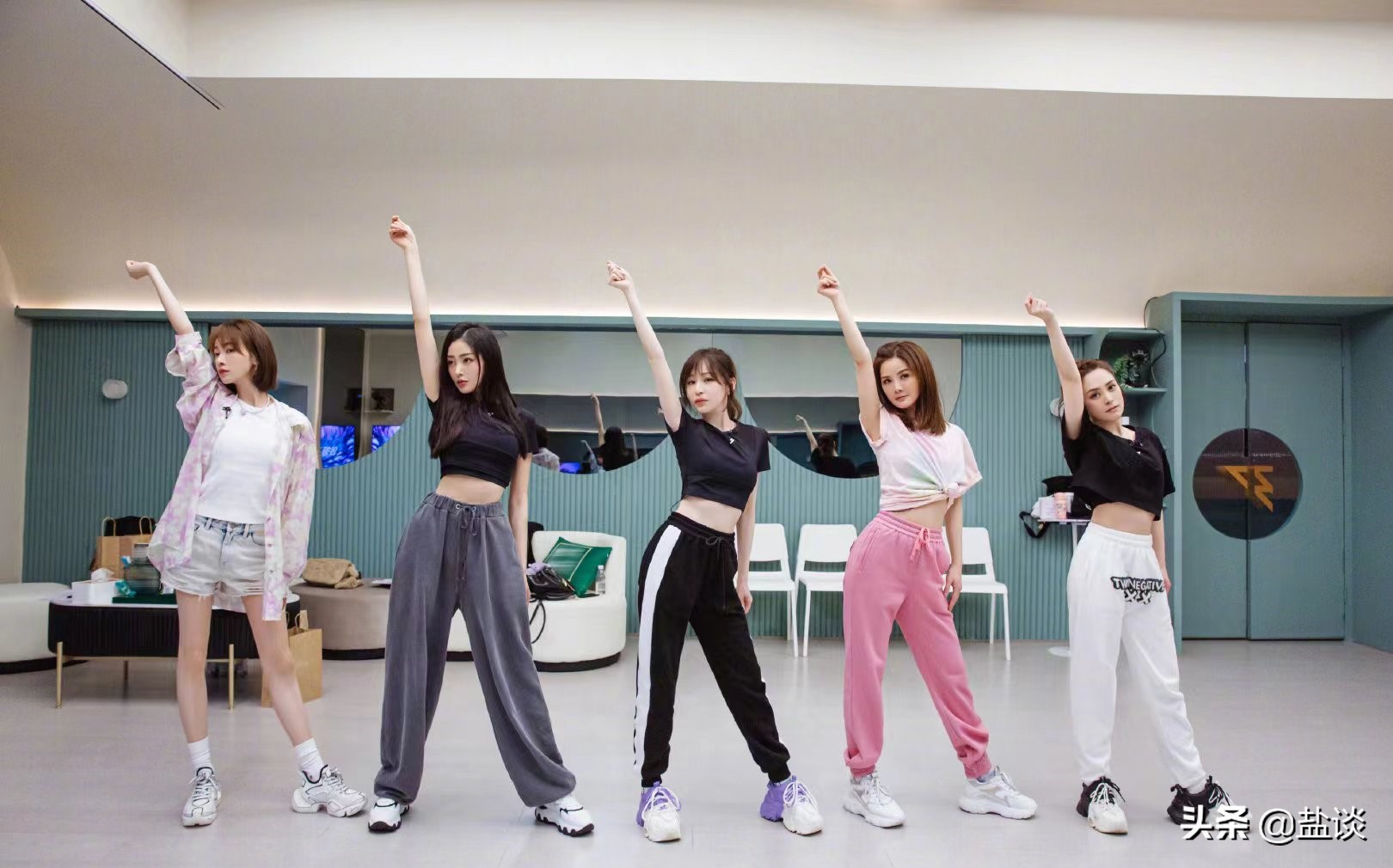 "Sister Lang" third public, Wang Xinling's group name is bright: "Wu ...