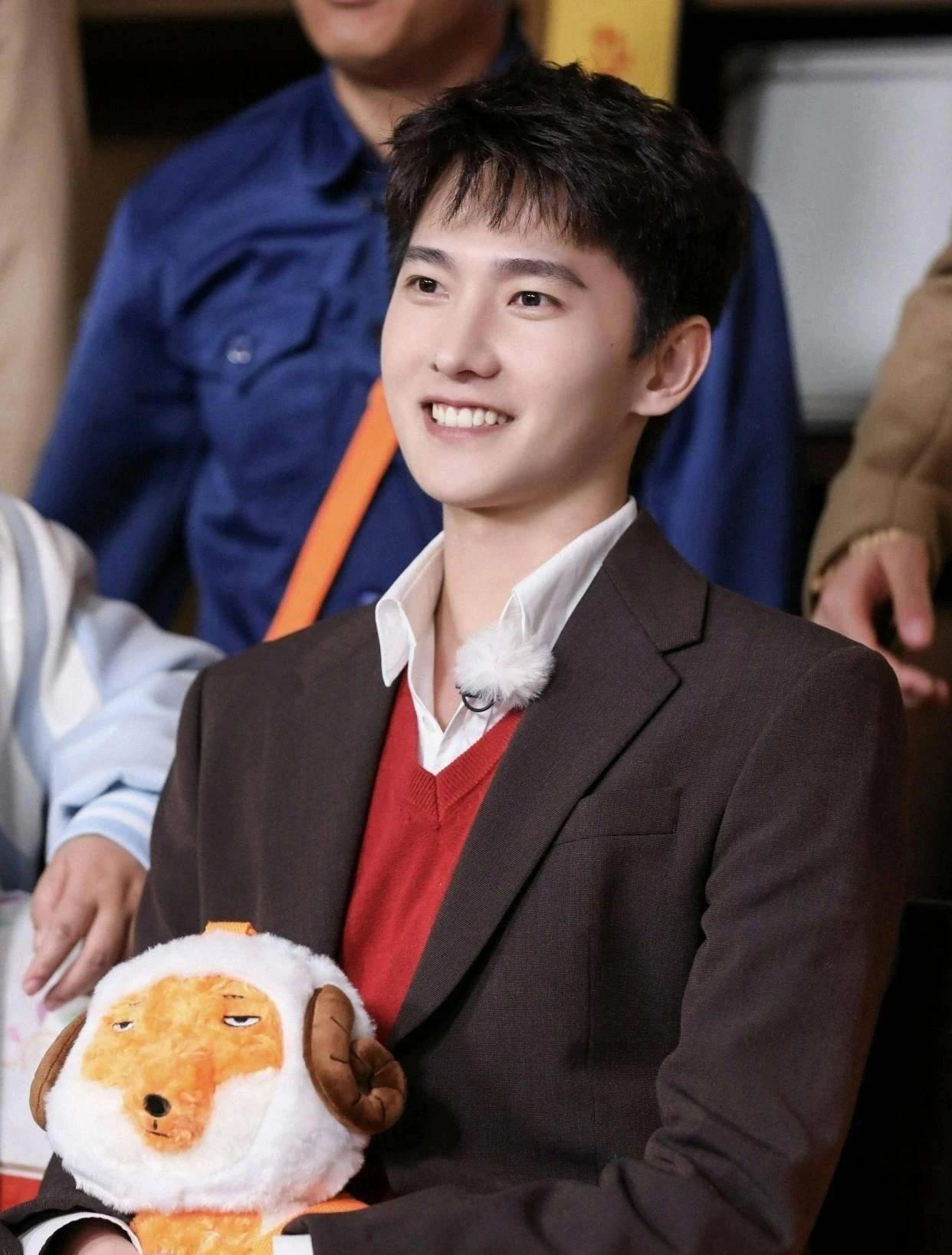 I like Song Yan in Fireworks, or Yang Yang in Qinghuan - iNEWS