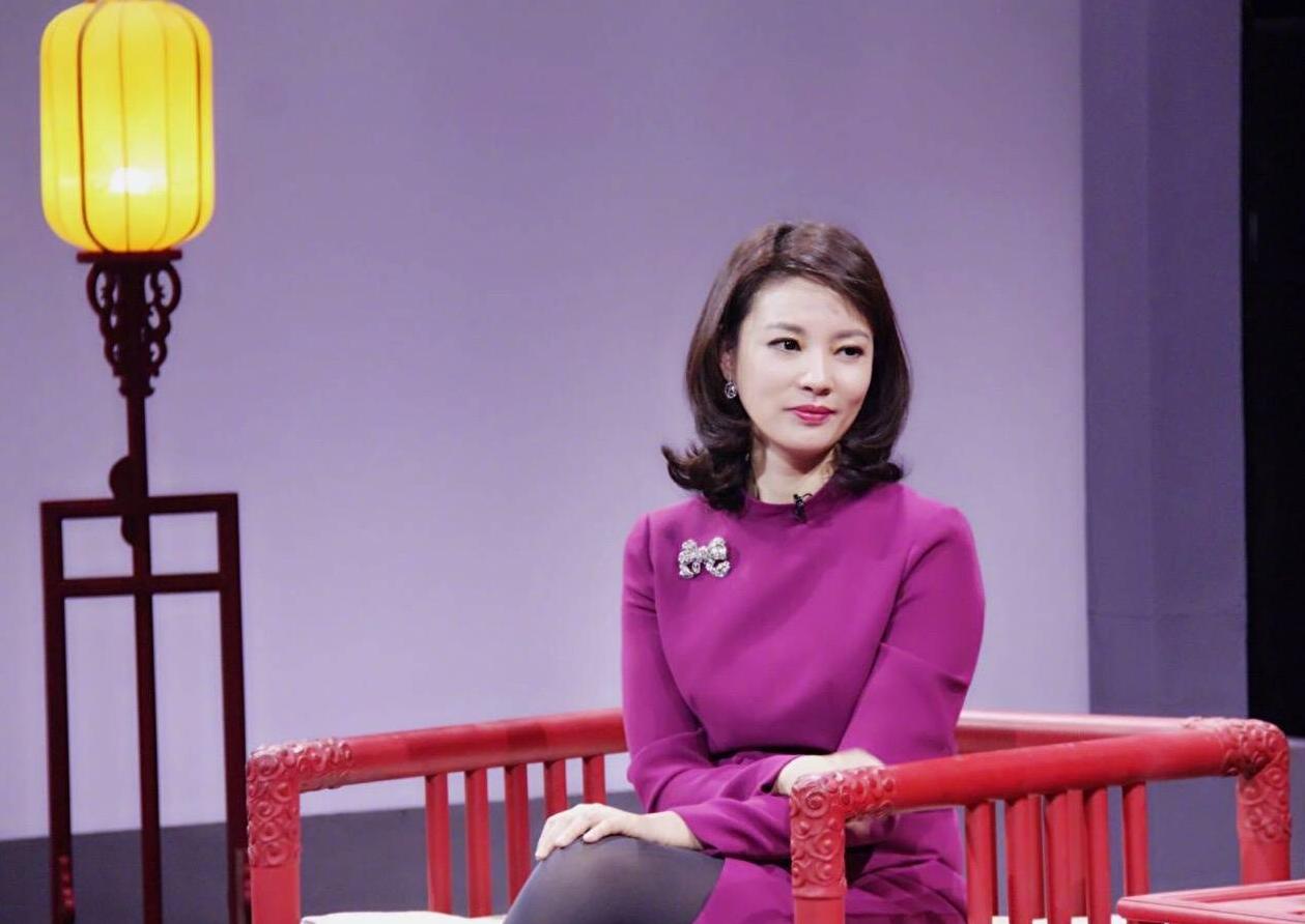 Born in a famous family, known as the "Taiwan Flower" of CCTV, 45-year ...