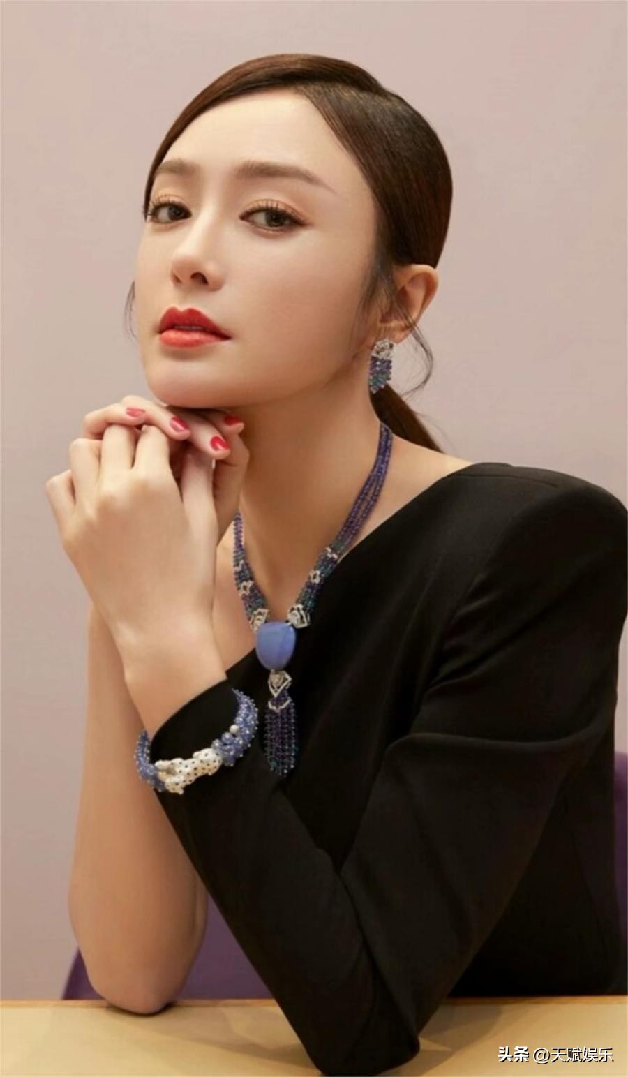 Actress and singer Qin Lan photo album "Six" - iNEWS
