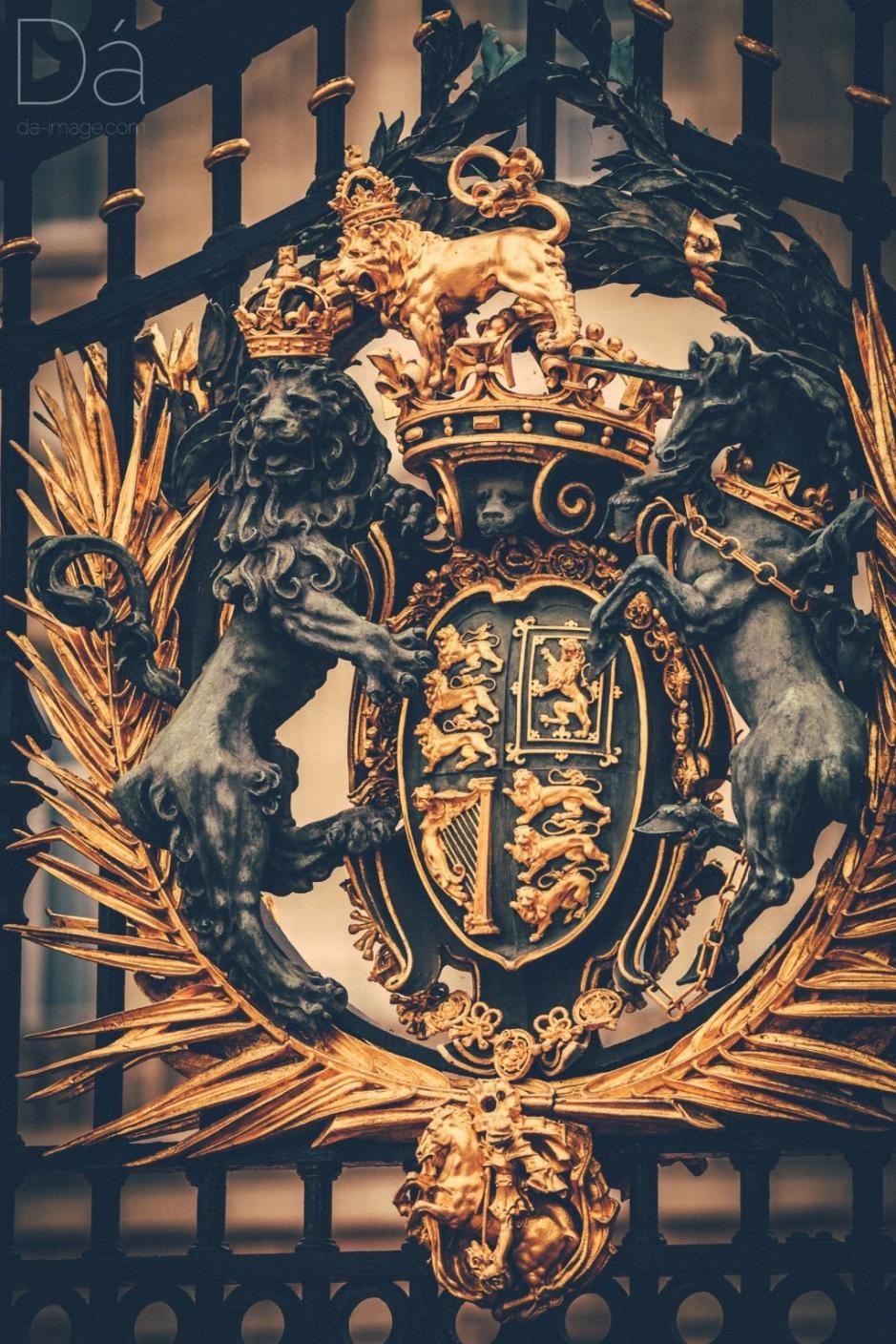 What contribution did the Stuart dynasty make to European culture and ...