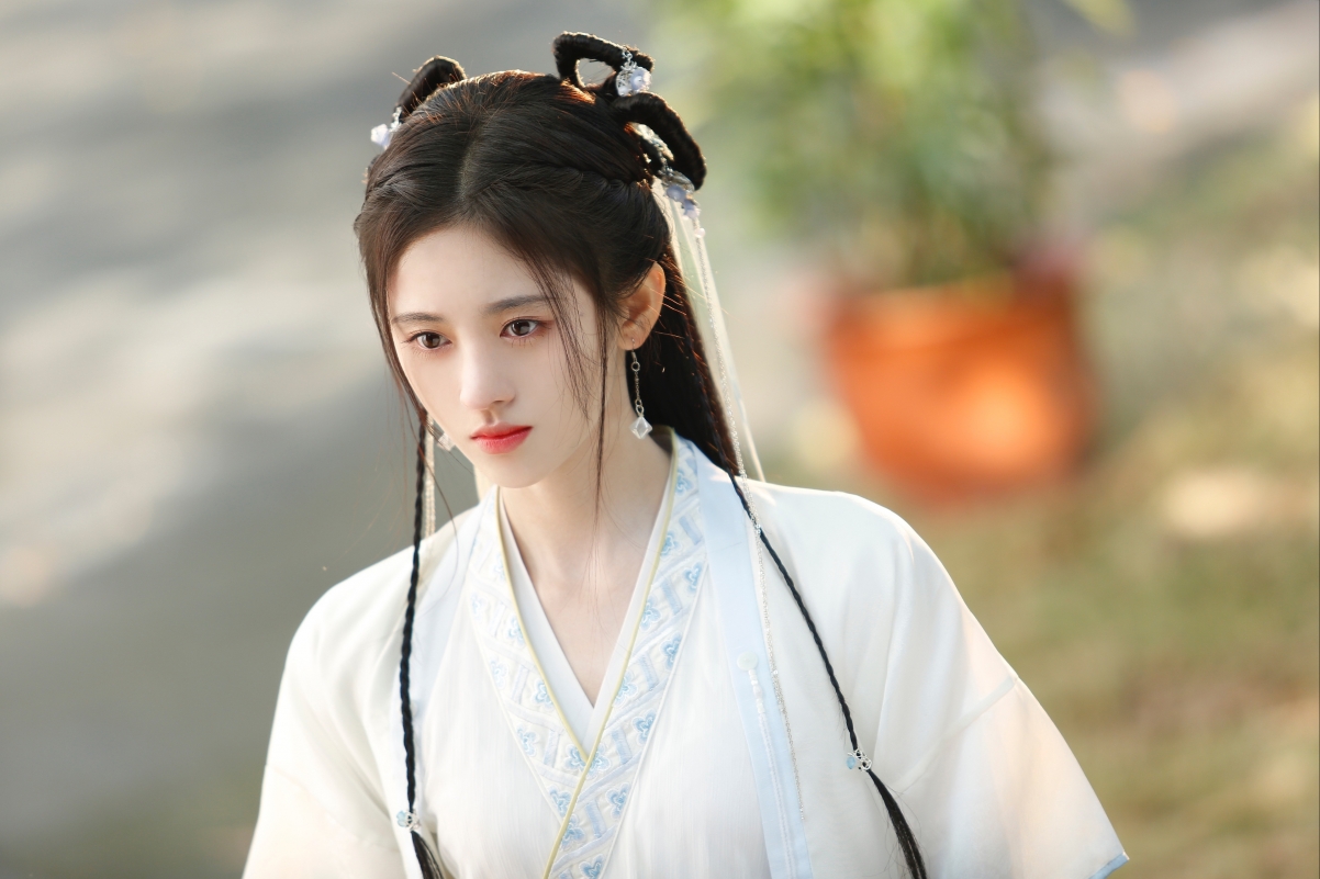 Entertainment Comments: Cai Xukun, Ju Jingyi, Yang Zi, Zhang Jie ...