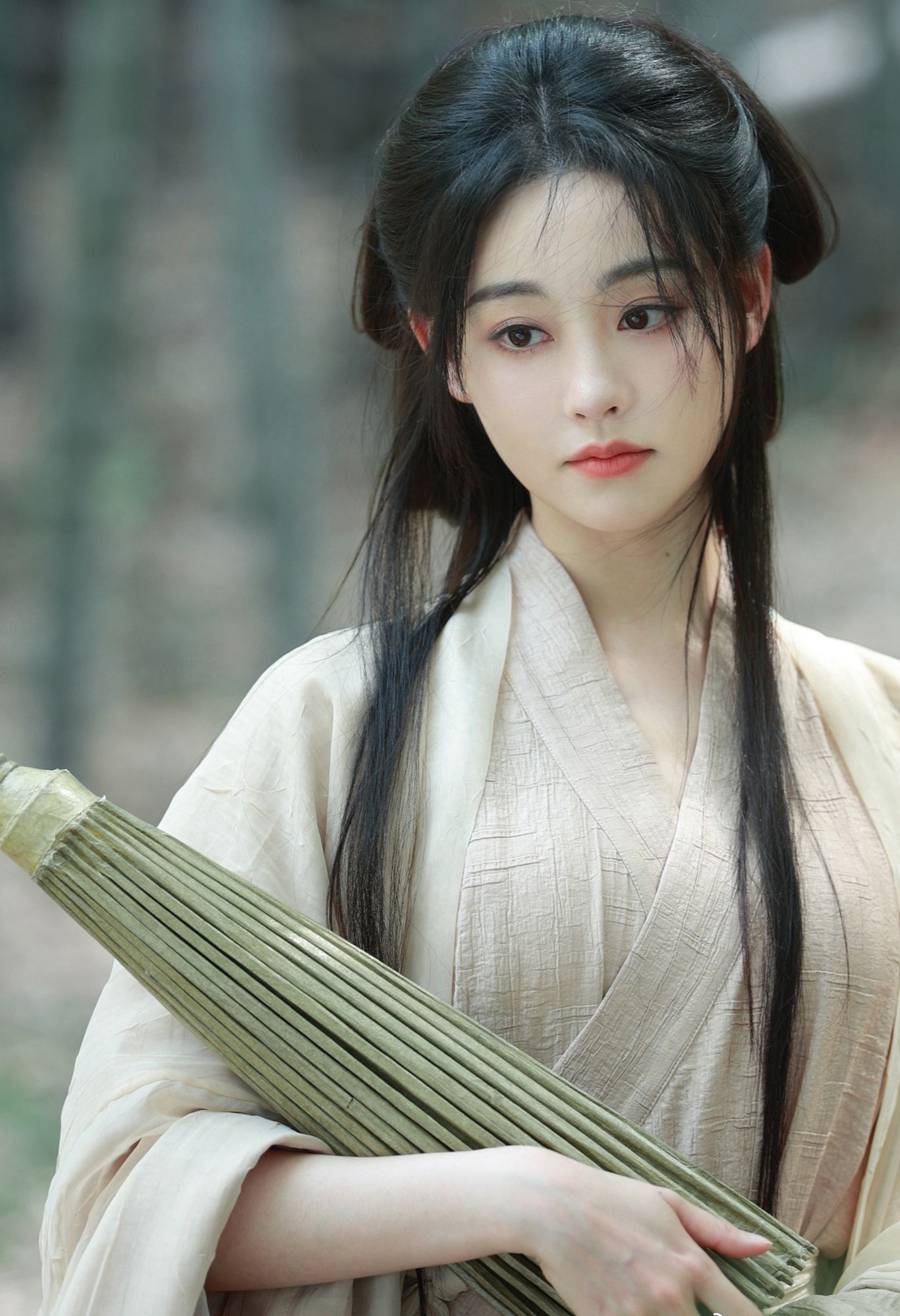 Zhu Xudan's Hanfu paper umbrella fairy spirit fluttering photo - iMedia