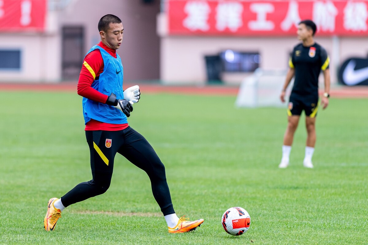 Zhu Chenjie scored an own goal, Han Jiaqi went to comfort the first ...