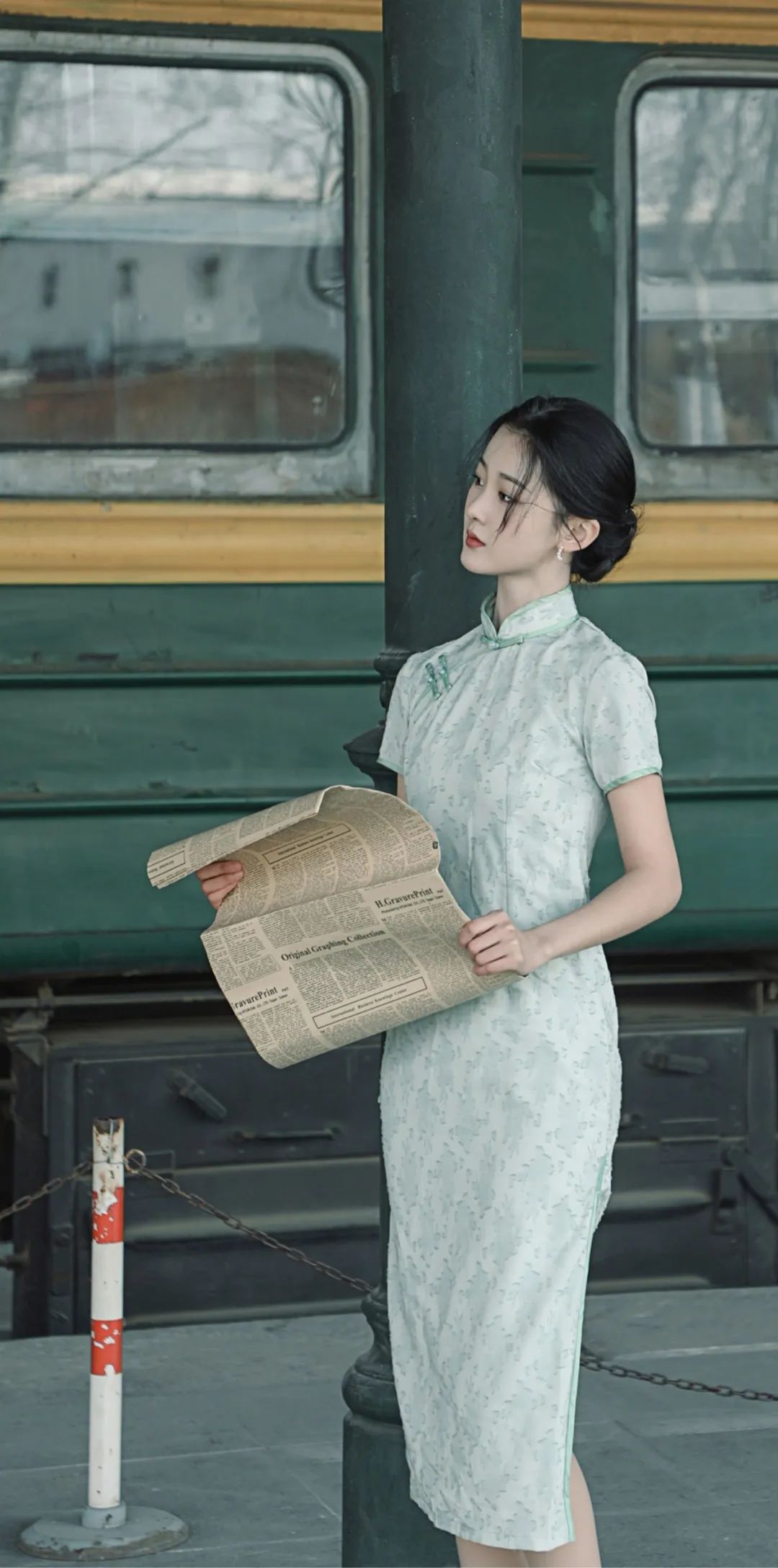 Celebrity photo: Shao Yu Qitian blue cheongsam is beautifully shot in the style of the Republic ...