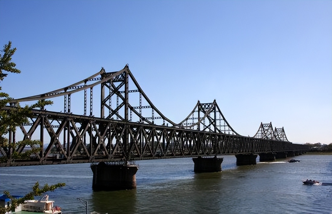 On the border between China and North Korea, Dandong Yalu River Bridge ...
