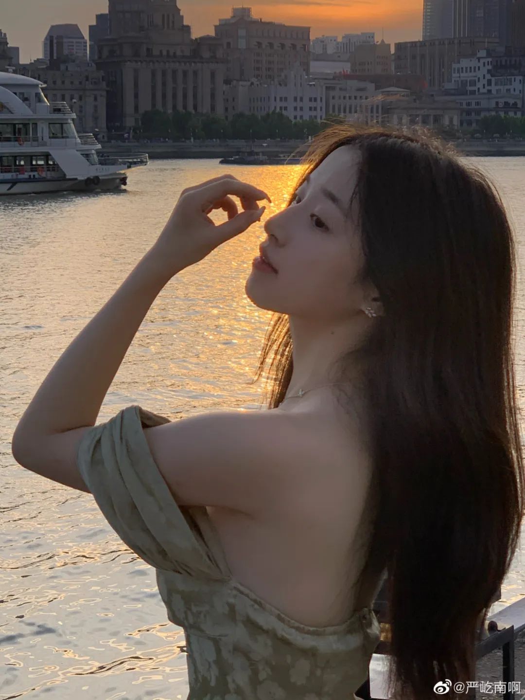 Domestic sister Yan Yinan - iNEWS