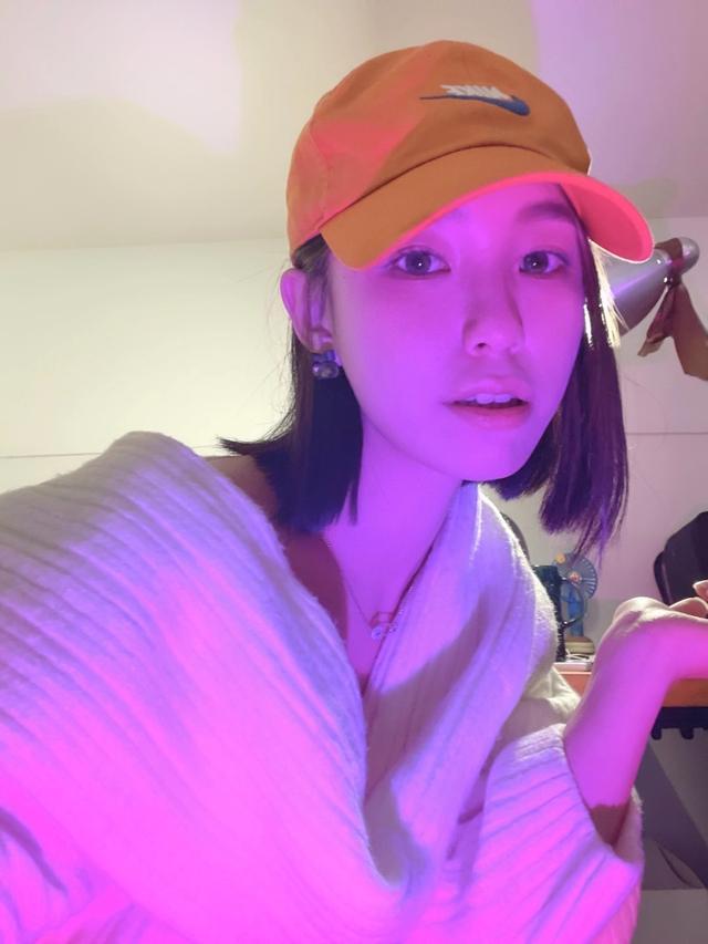 From "The Voice" to Polygram Interview with Singer He San - iMedia