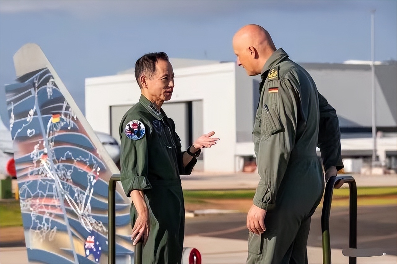 The commander of the Luftwaffe flew directly to Japan, what did he want ...