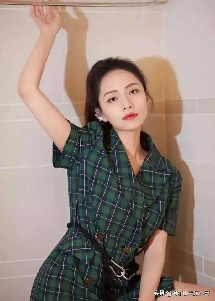 Liu Xijun is really a stunner in this world. With such a face and ...