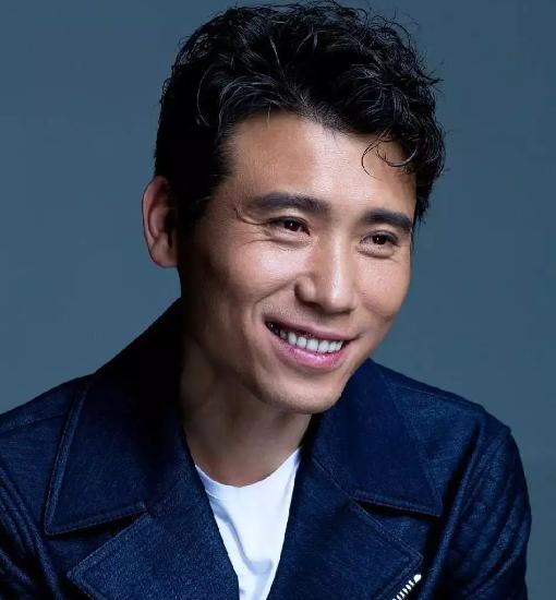 Actor Li Naiwen: I hugged Yan Bingyan and kissed her a dozen times, but ...
