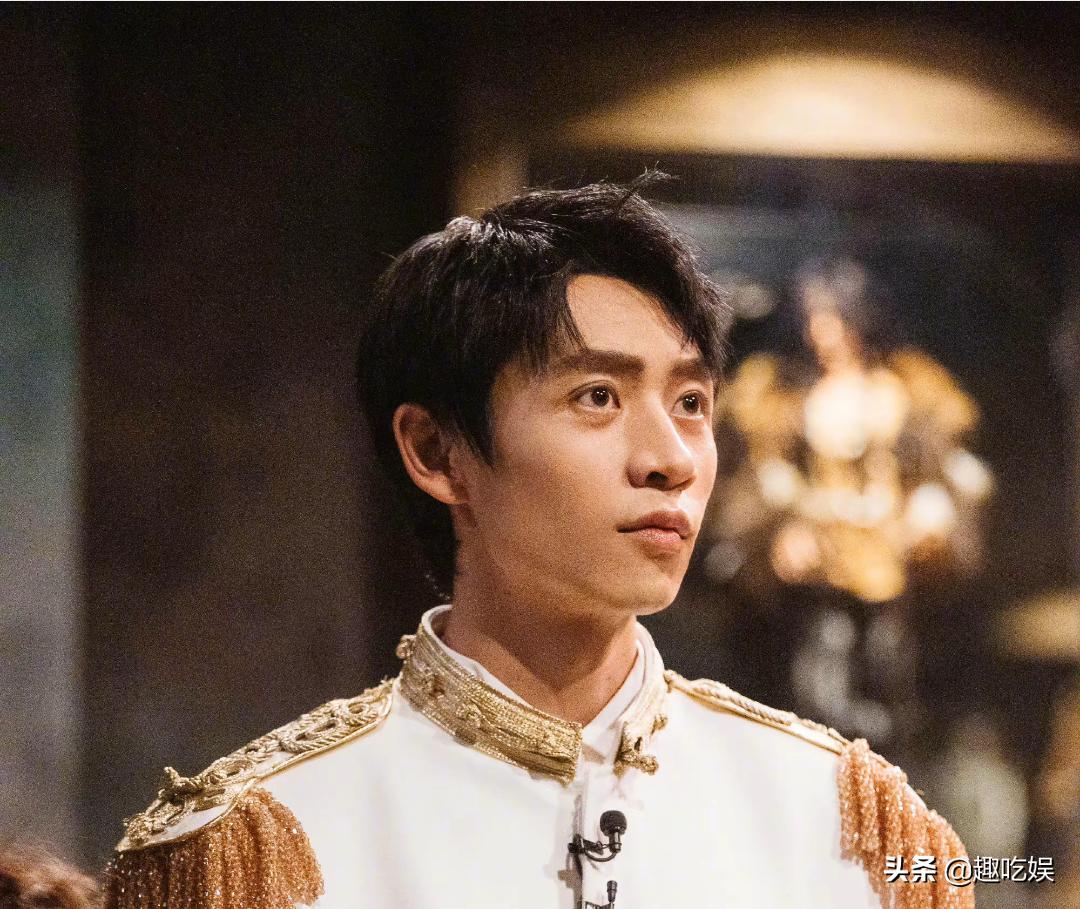 From idol singer to steel tough guy, on "Dad's Home", what happened to ...