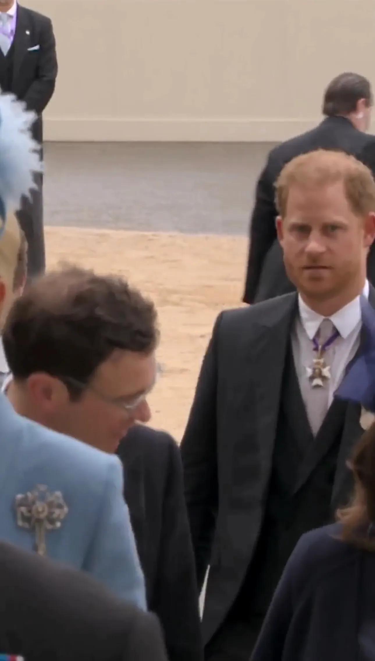 Prince Harry looks happy as he attends coronation of old father Charles ...