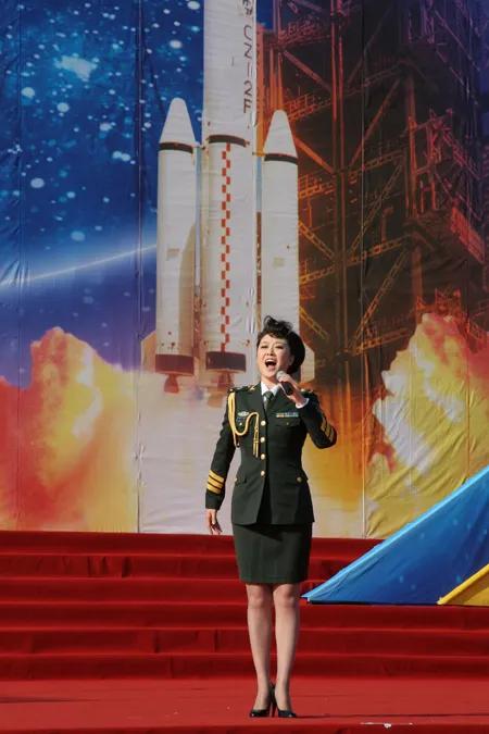 An analysis of the advantages and disadvantages of singer Wu Na's ...