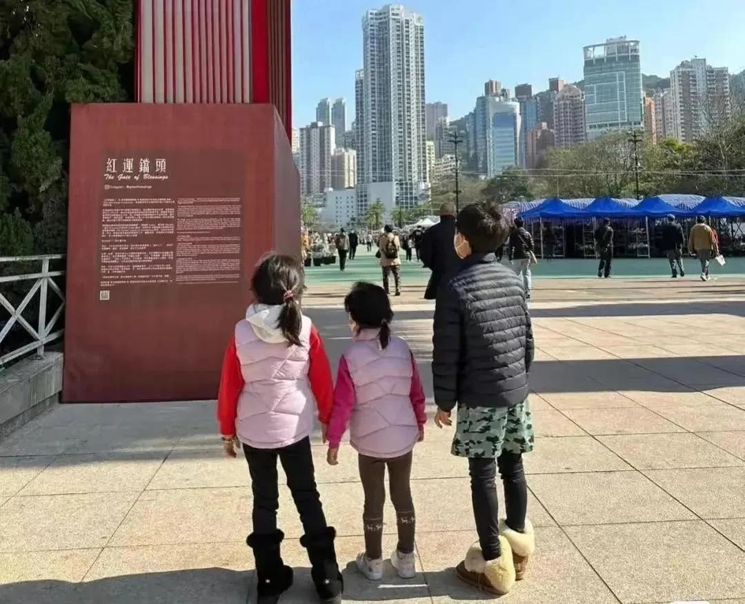 Guo Jingjing took three children to play, and inadvertently proved one ...