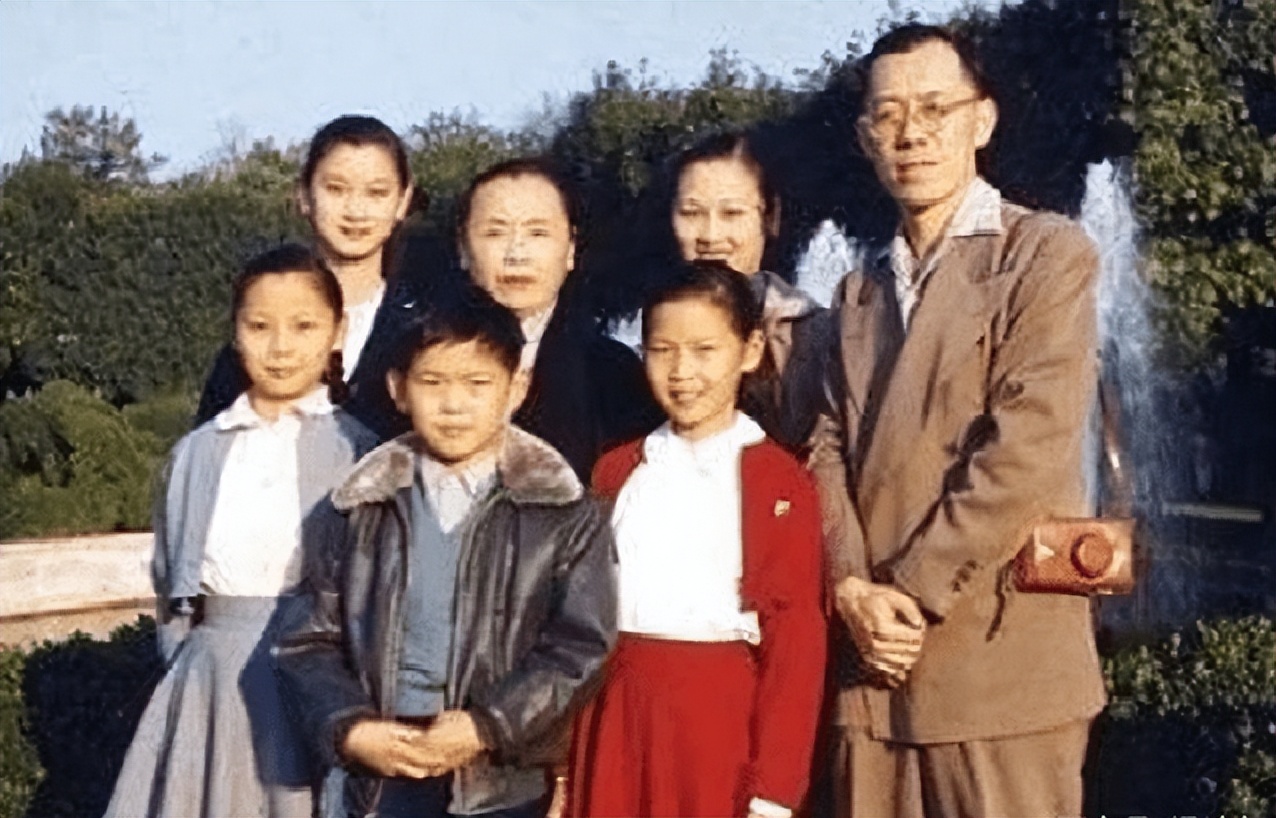 Eight years after the divorce, Xu Zhimo begged Zhang Youyi for this ...